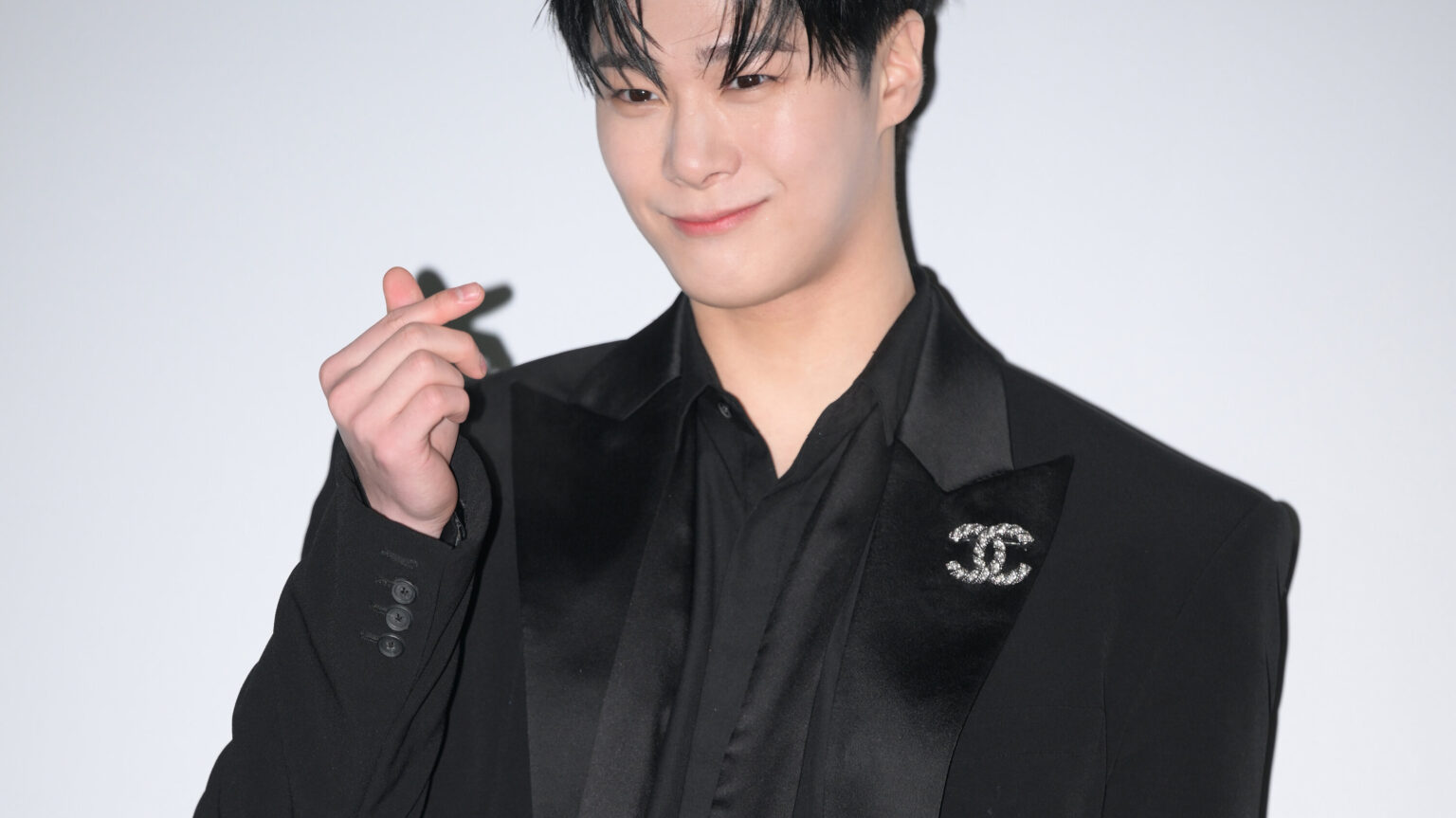 Moonbin: Luz Y Sombra De Una Estrella K-pop