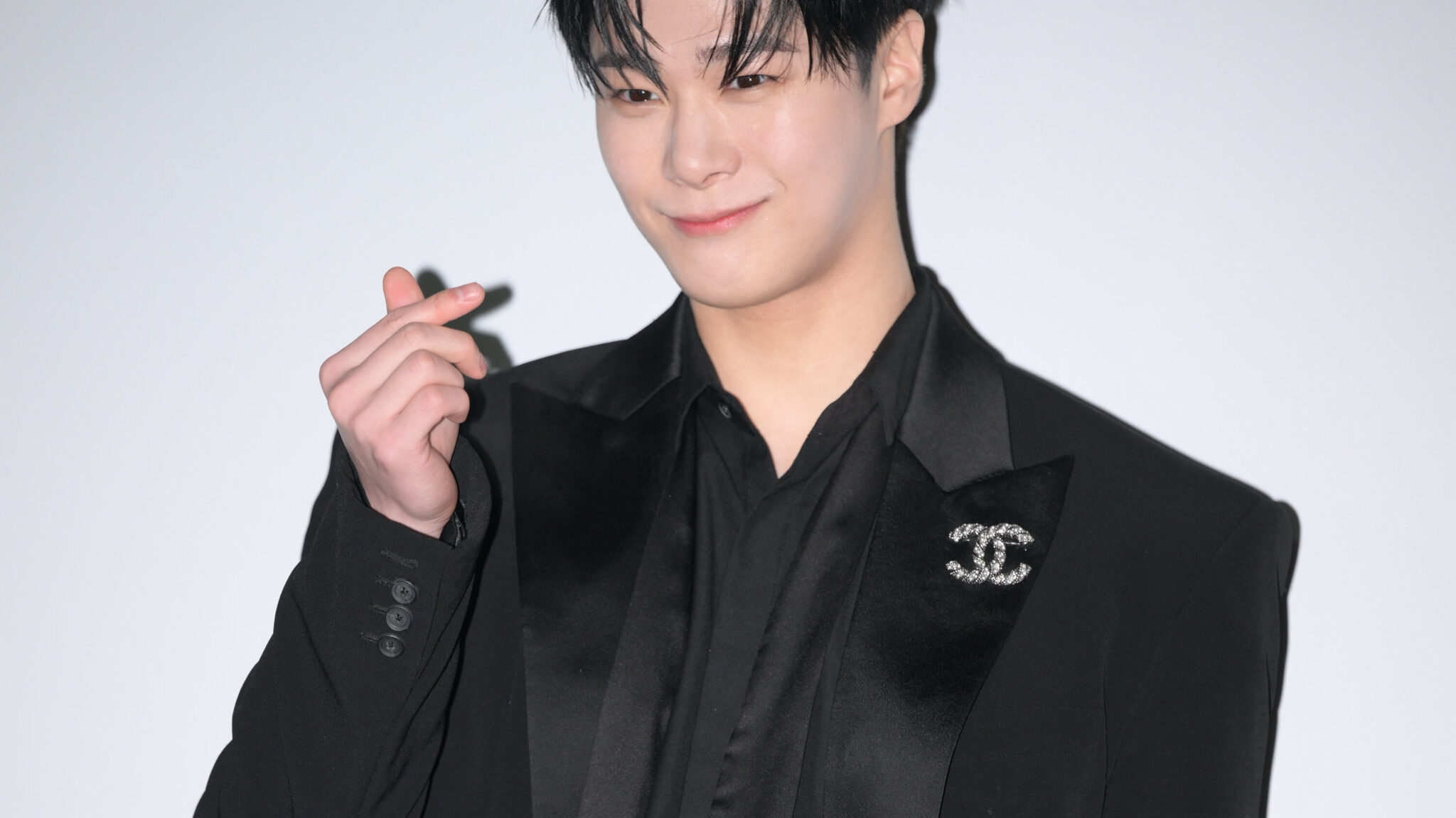 Moonbin: Luz Y Sombra De Una Estrella K-pop