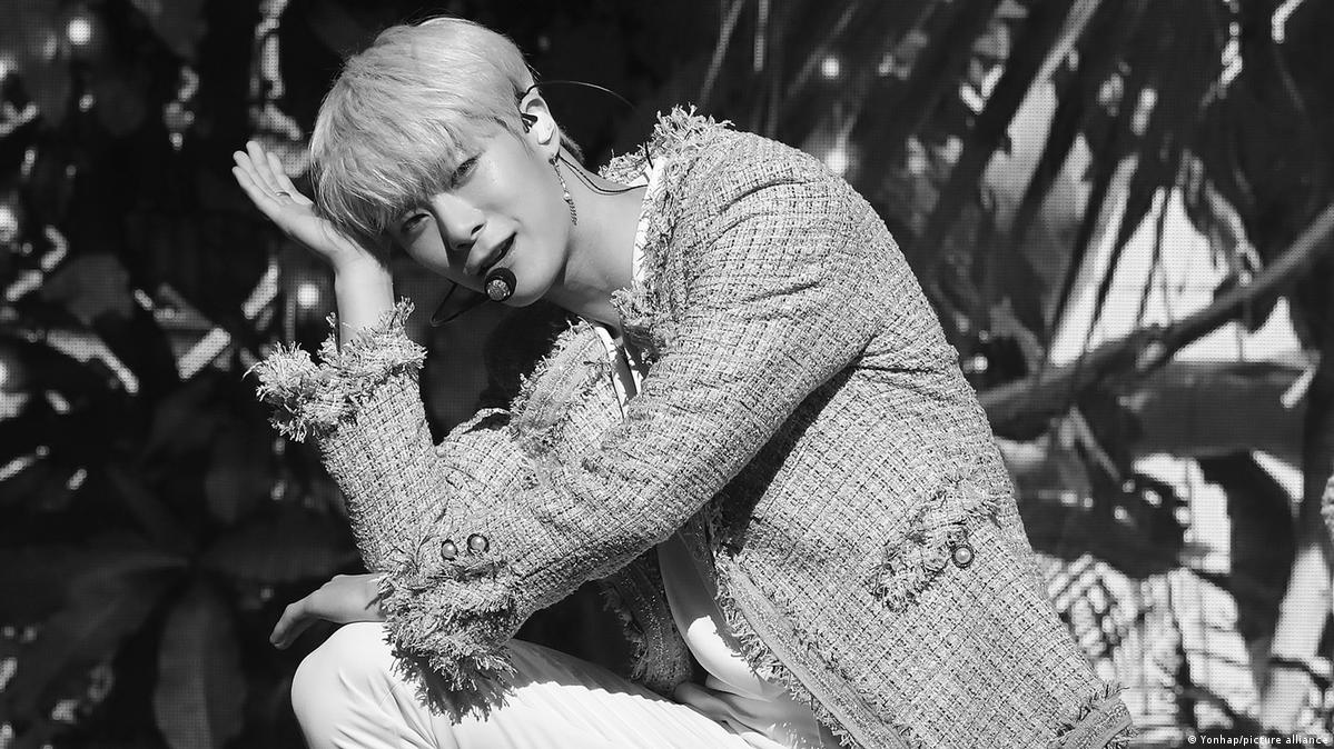 Moonbin: Luz E Sombra De Uma Estrela K-pop